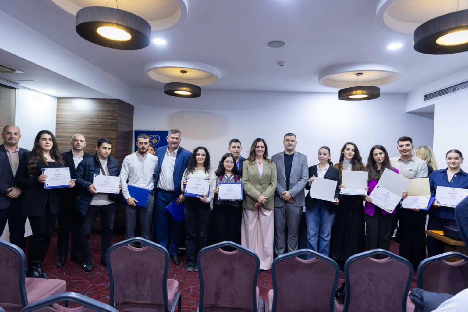 Minister Nagavci awarded the awards to the students who benefited from ...
